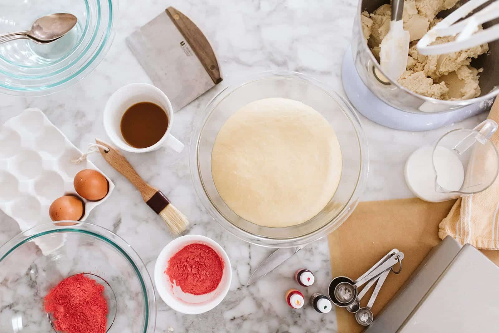 Strawberry and Vanilla Bean Daisy Conchas (Mexican Sweet Bread Recipe ...