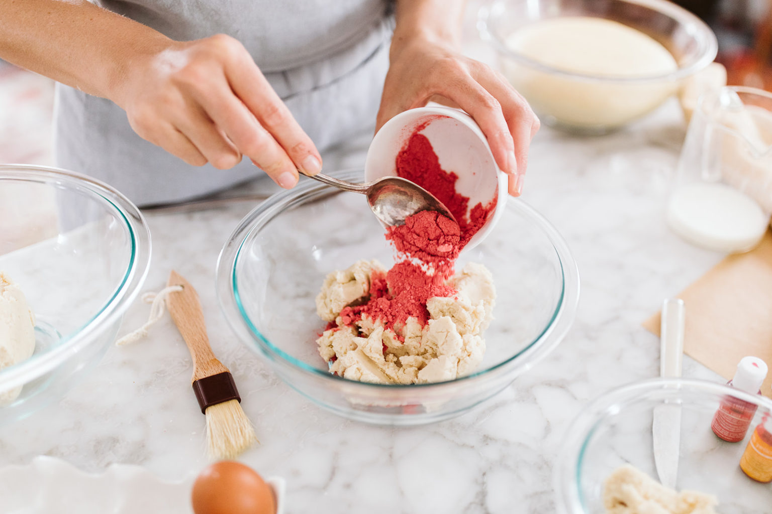 Strawberry and Vanilla Bean Daisy Conchas (Mexican Sweet Bread Recipe ...